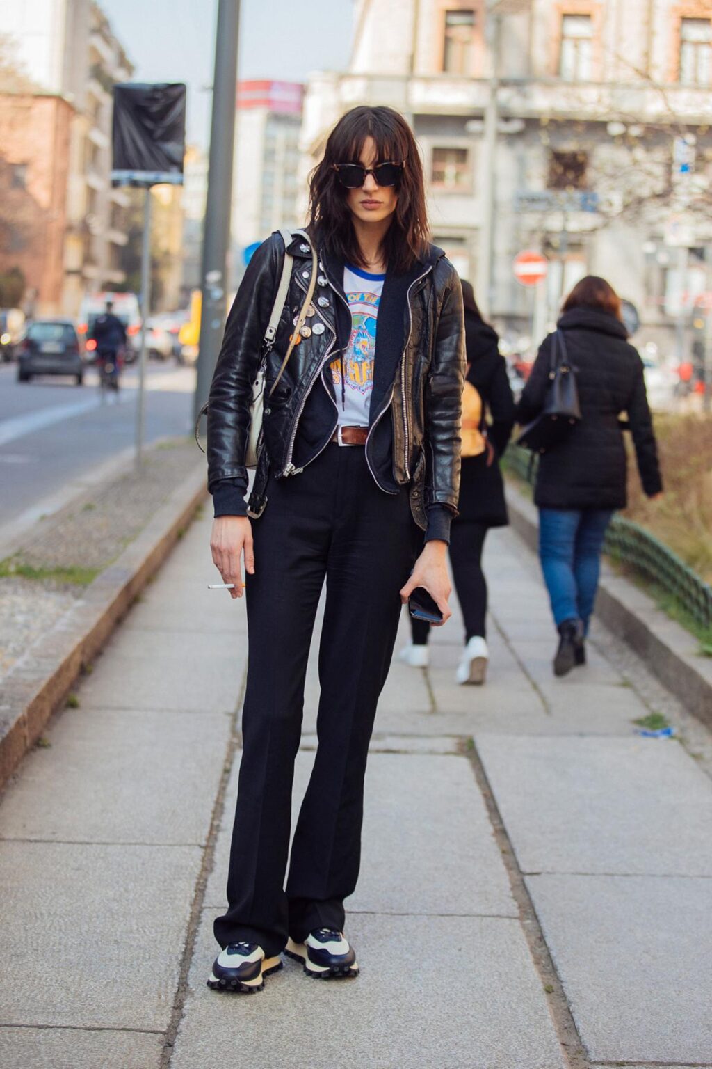 Street Style at Milan Fashion Week Fall-Winter 2022 - Minimalist Street ...