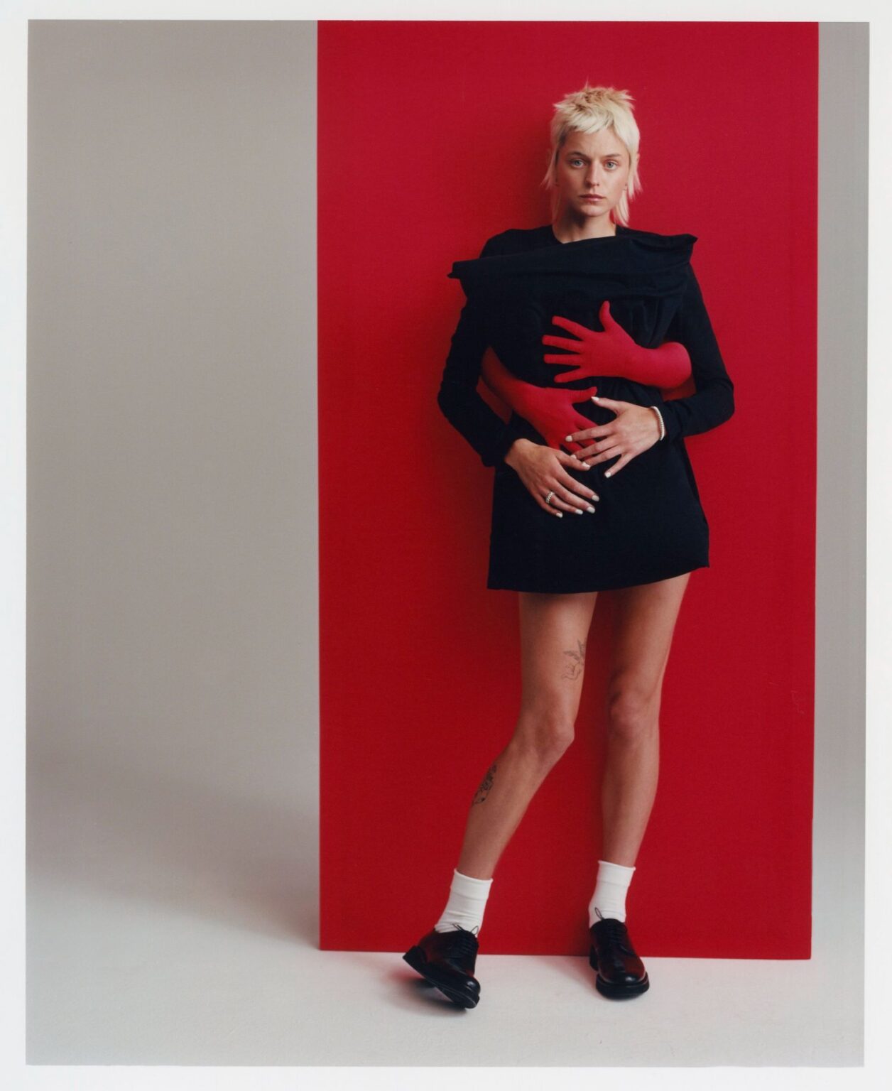 Emma Corrin by Estelle Hanania for ES Magazine September 2023 - Fashion ...