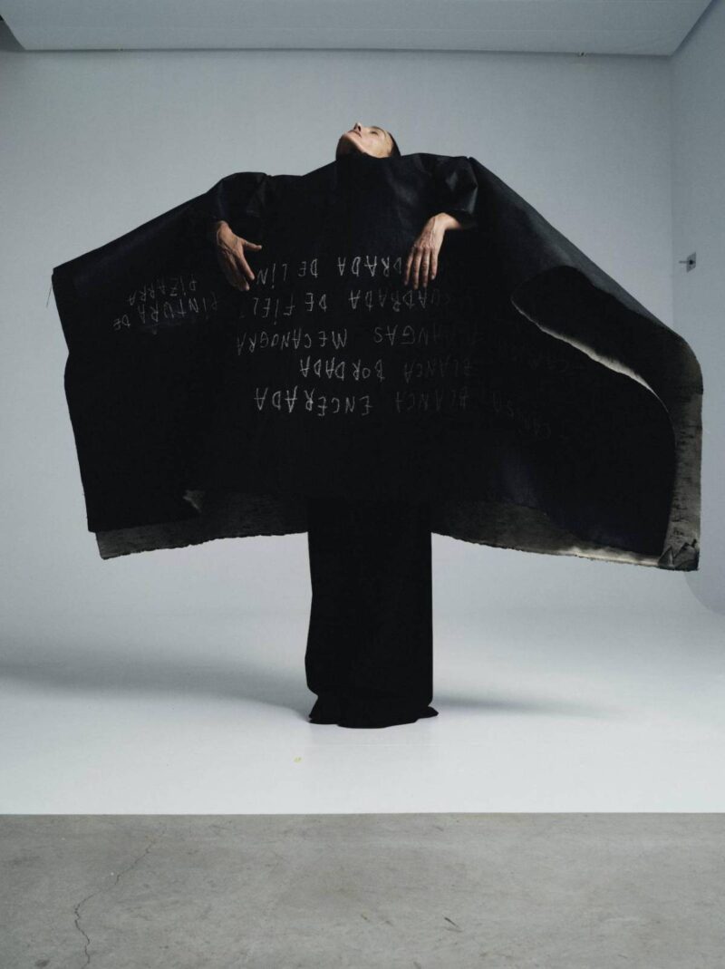 Laura Ponte by Javier Biosca for Acromatyx - Fashion Photography - Minimal. / Visual.