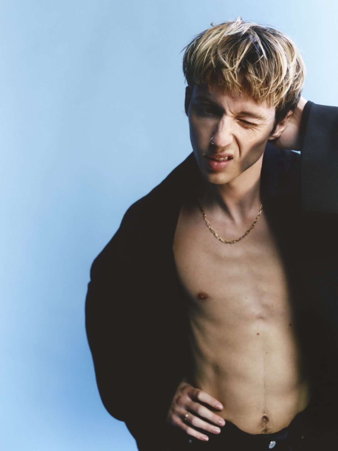 Troye Sivan by Daphne Nguyen for Side-Note Magazine Spring-Summer 2024 ...