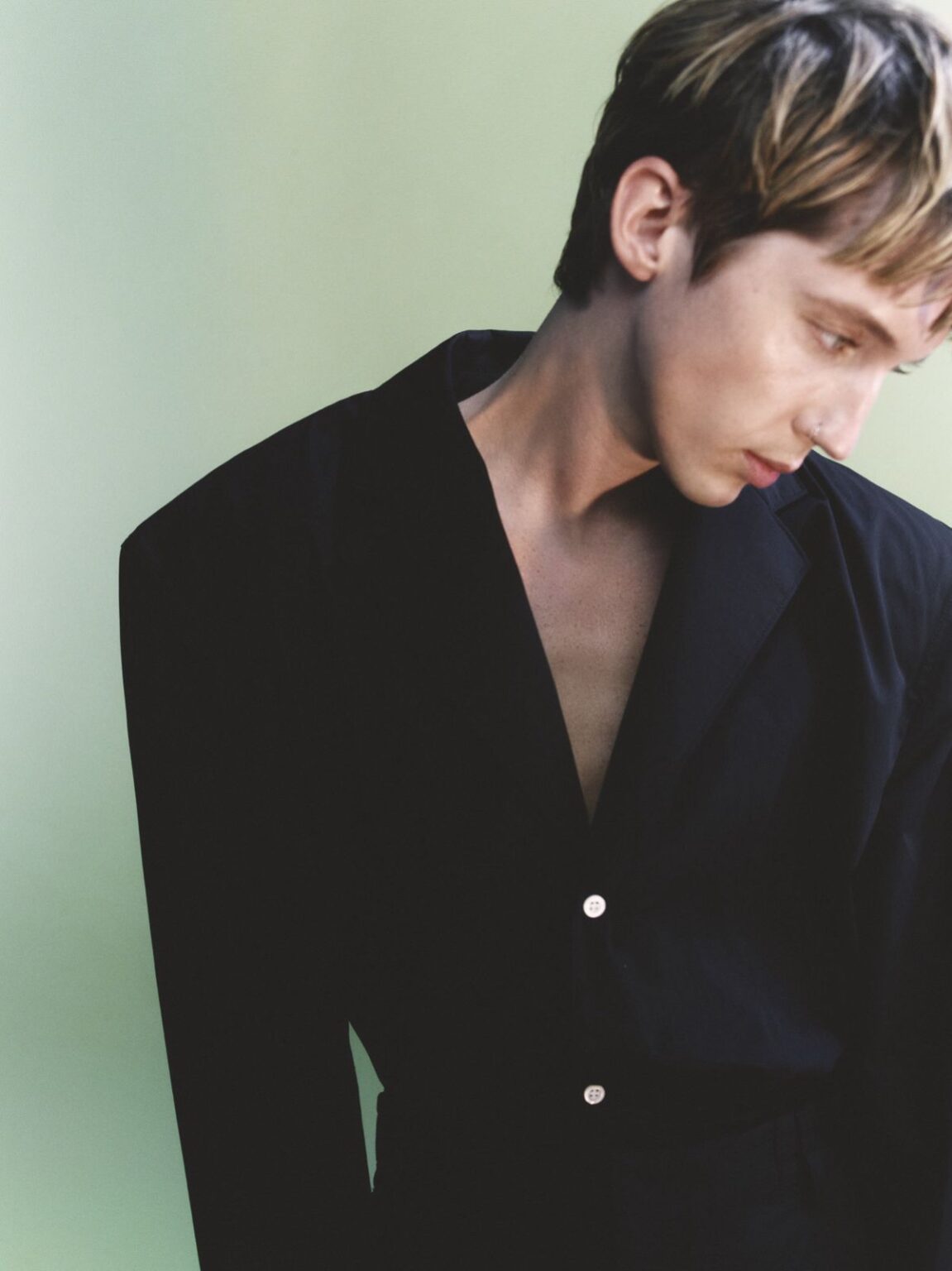 Troye Sivan by Daphne Nguyen for Side-Note Magazine Spring-Summer 2024 ...