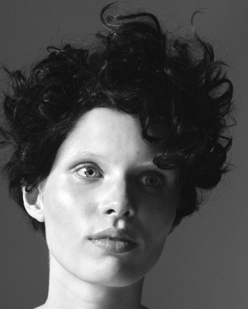 Saskia de Brauw & Ida Heiner by Oliver Hadlee Pearch for Re-Edition ...